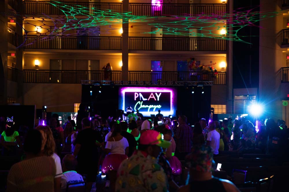 Play Champagne - Gallery