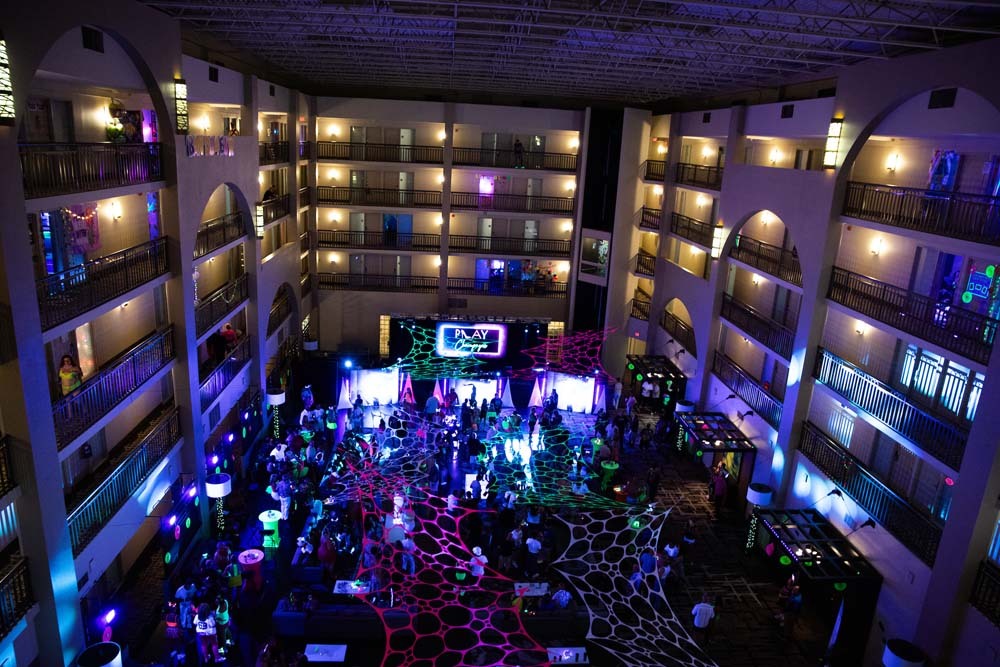 Play Champagne - Gallery