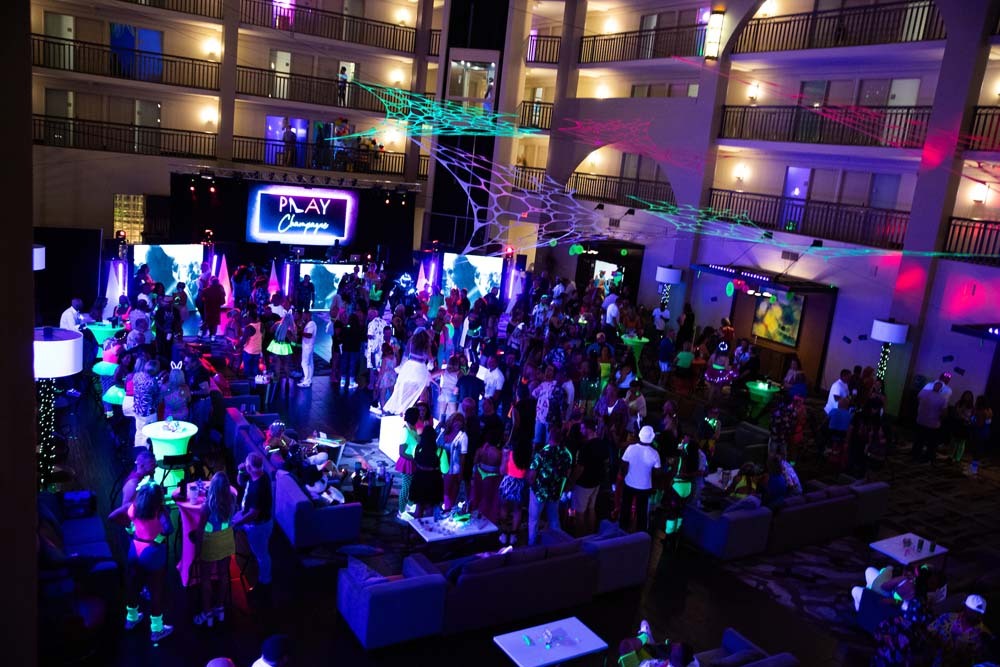 Play Champagne - Gallery