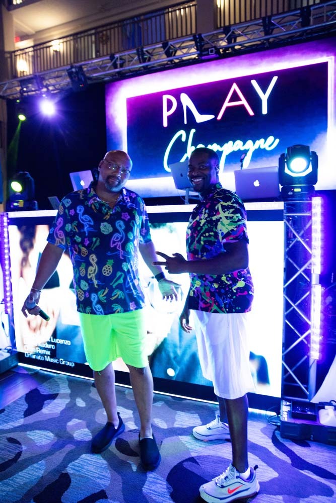 Play Champagne - Gallery